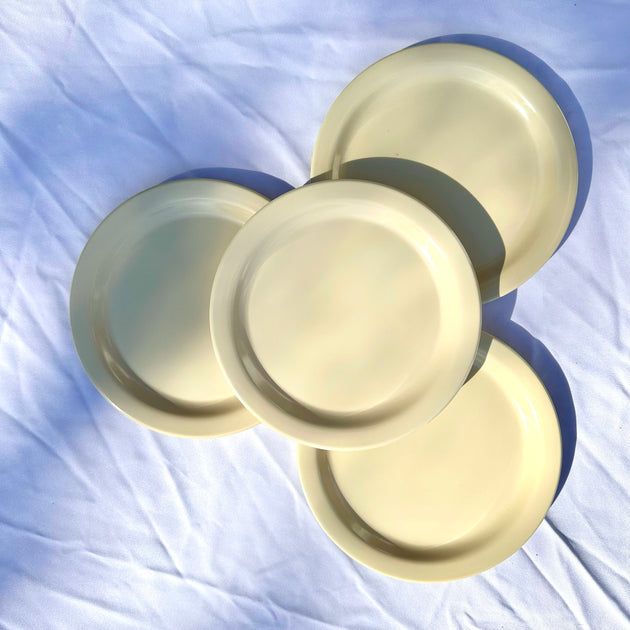 Dinner Plates: Off White Plastic Plates (33) – Rent Heron